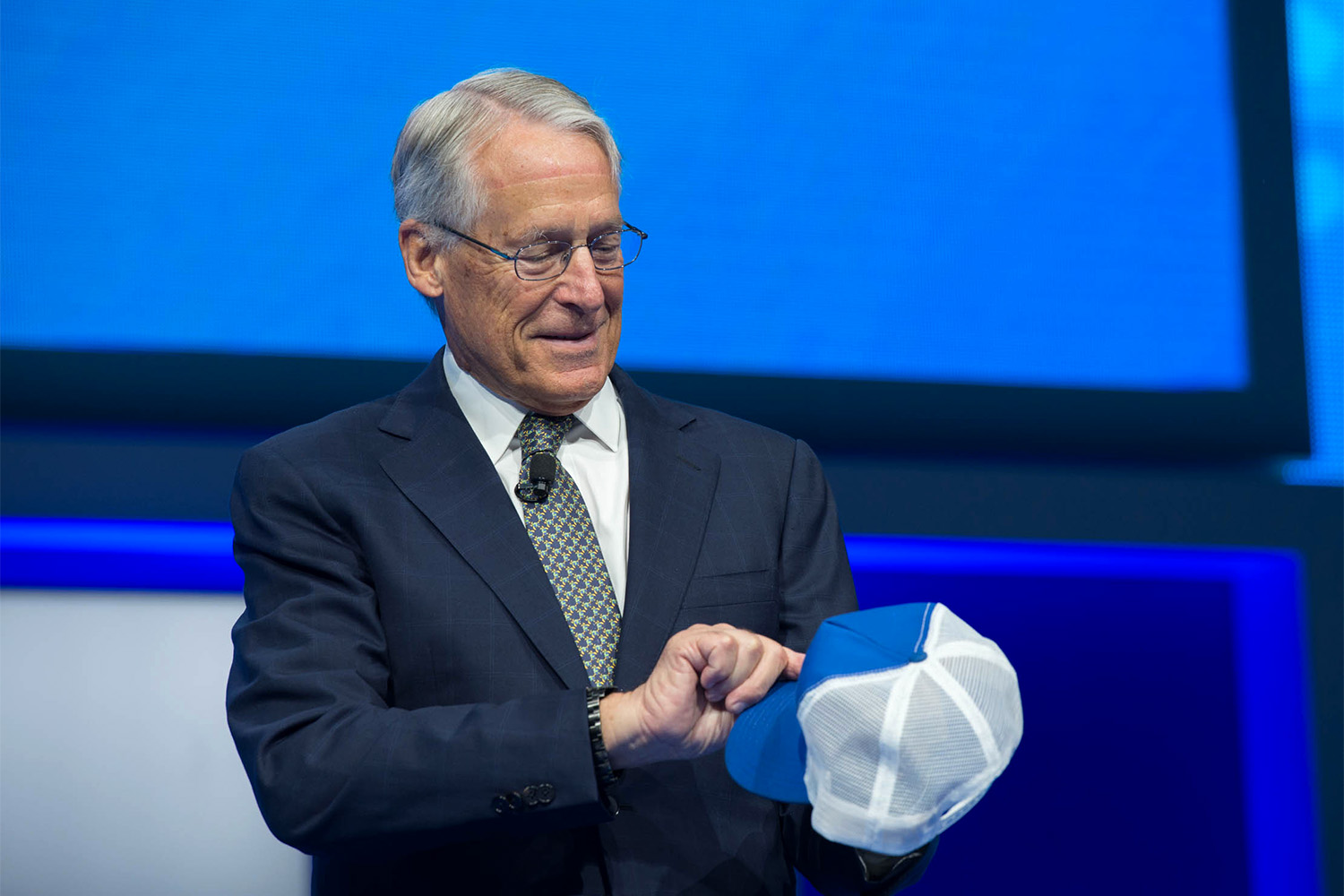 What Is the Net worth of Walmart's Former Chairman Rob Walton ...